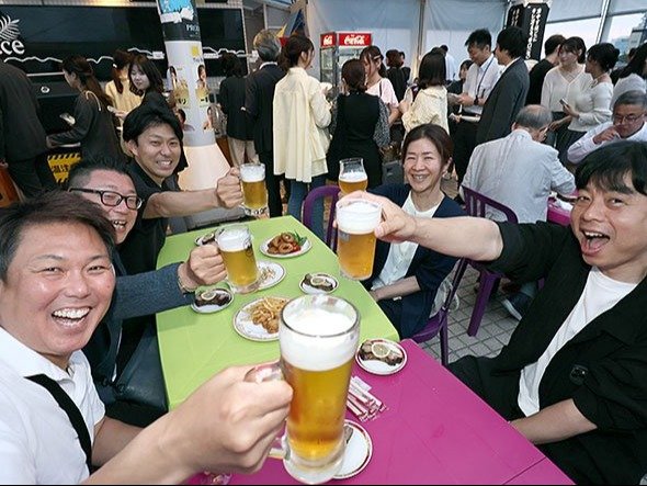 一足先に夏到来 ANAホテルでビアガーデン試食会、16日オープン｜北日本新聞webunプラス