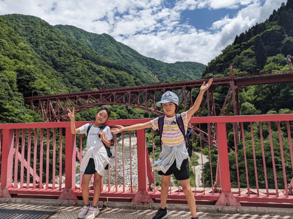 黒部峡谷トロッコ電車に乗って黒部の秘境を満喫！ コノコト｜北日本新聞webunプラス