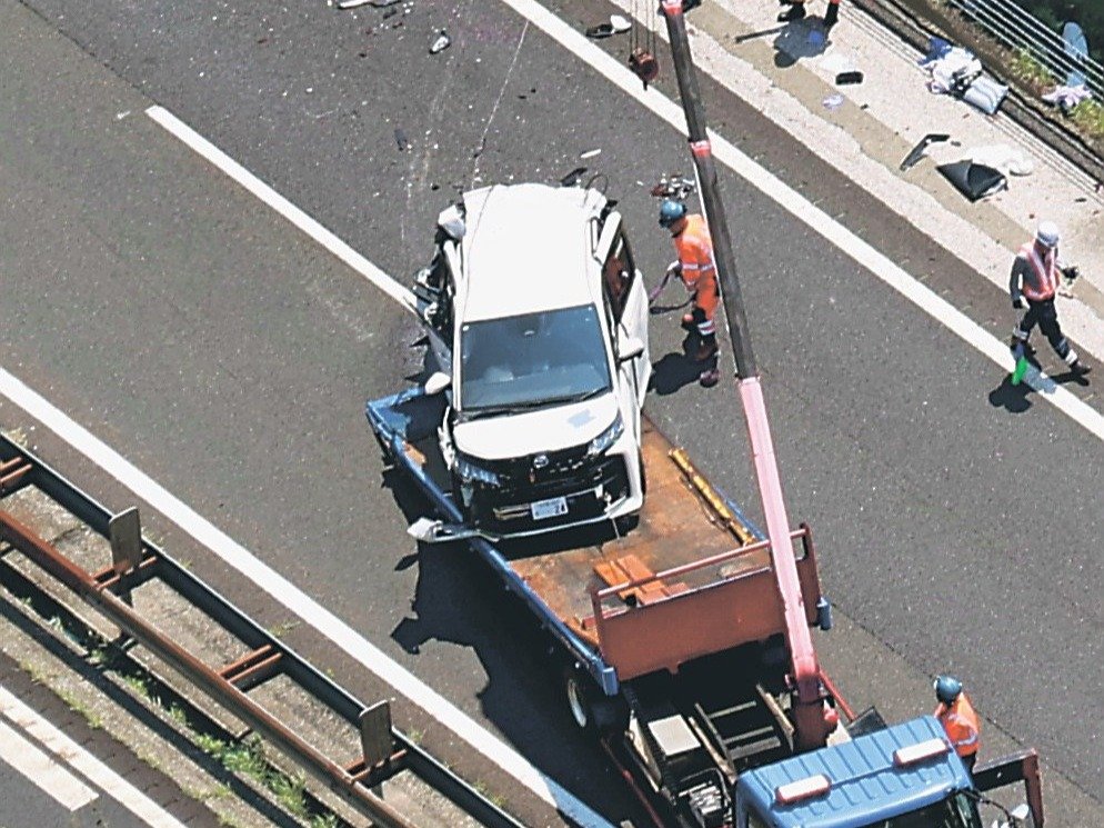 北陸道で追突事故1人死亡 滋賀、6台絡み6人けが｜北日本新聞webunプラス