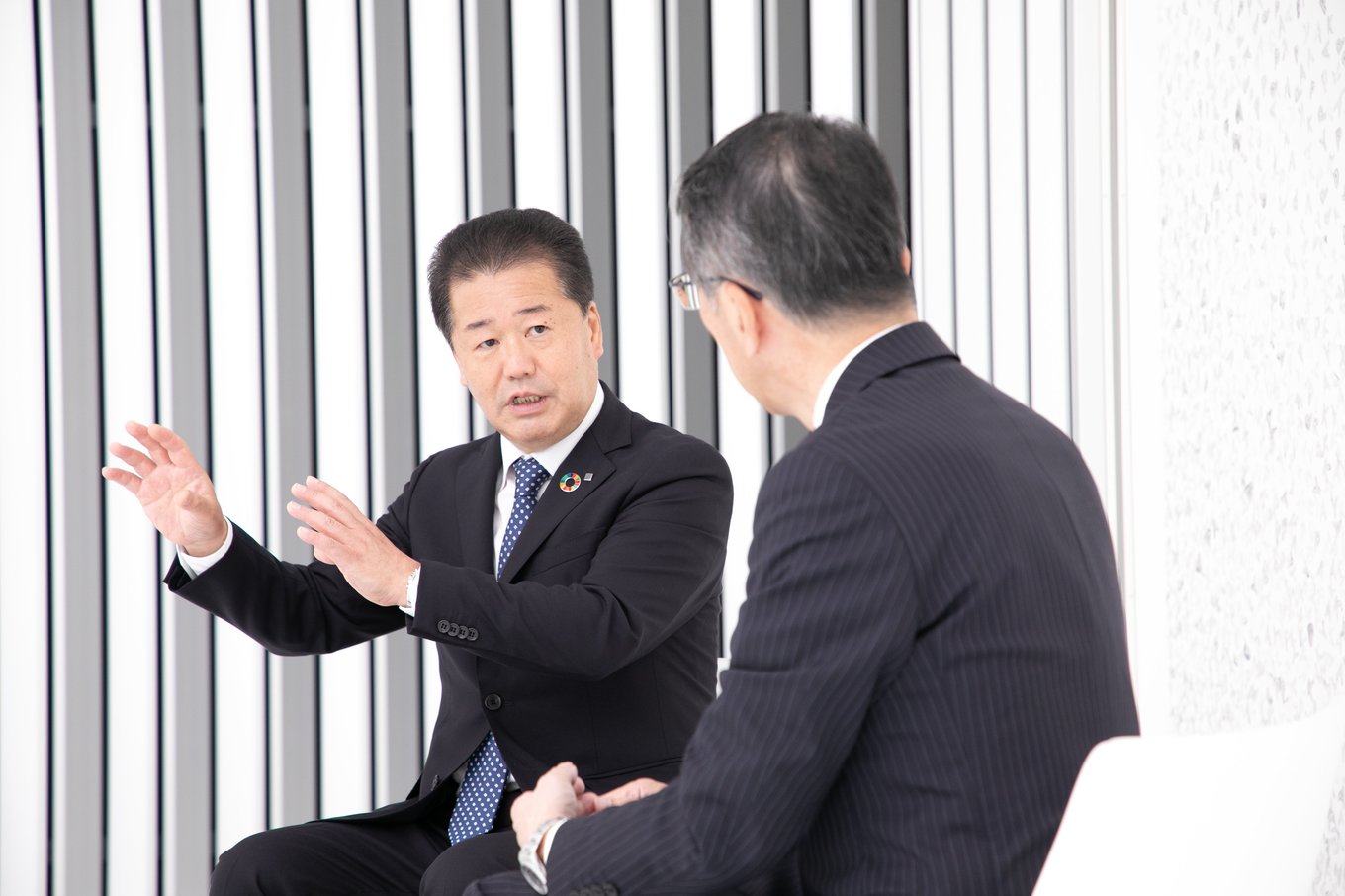 魚津 彰 氏（YKK AP 代表取締役社長）トップ記念対談 ｜北日本新聞webunプラス