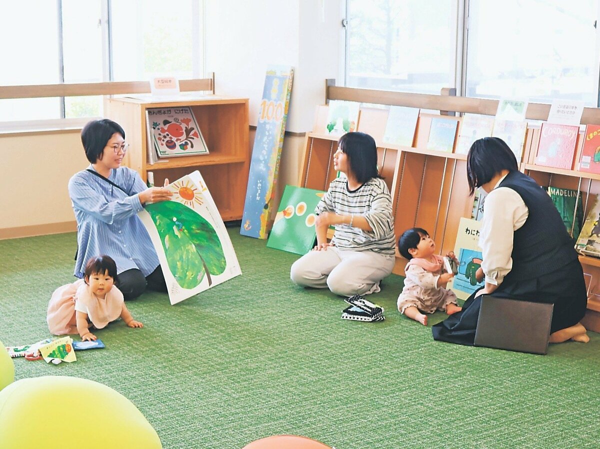 会話も読書も楽しんで 県立図書館新エリア、親子に好評｜北日本新聞webunプラス