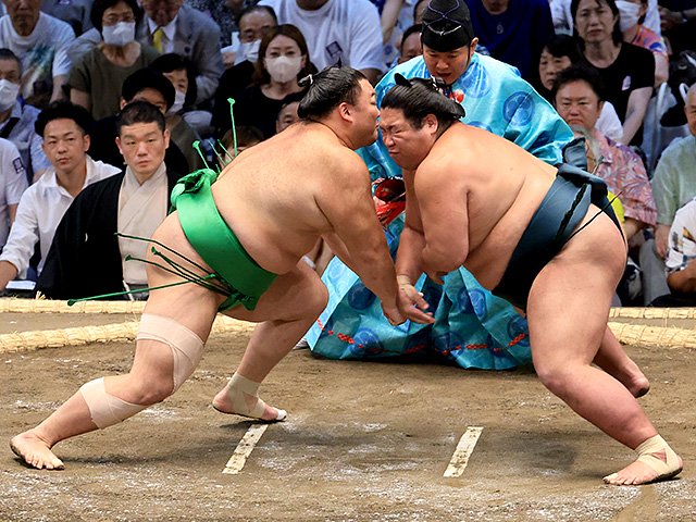 朝乃山復帰戦白星、錦木をすくい投げ 大相撲名古屋場所初日｜北日本新聞webunプラス
