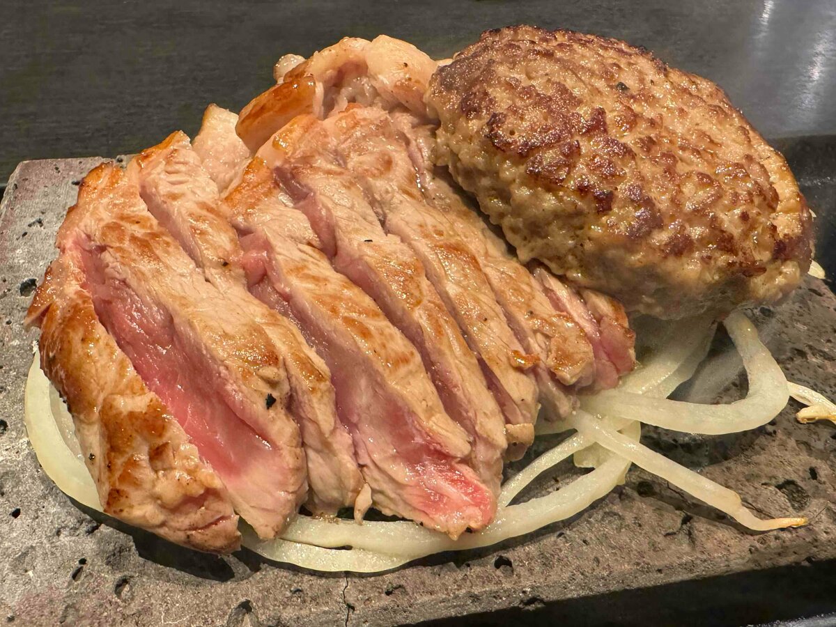 無性にお肉が食べたい! そんな時に『石焼ステーキ贅』【親子でGO！オイシイおでかけ(23)】 コノコト｜北日本新聞webunプラス