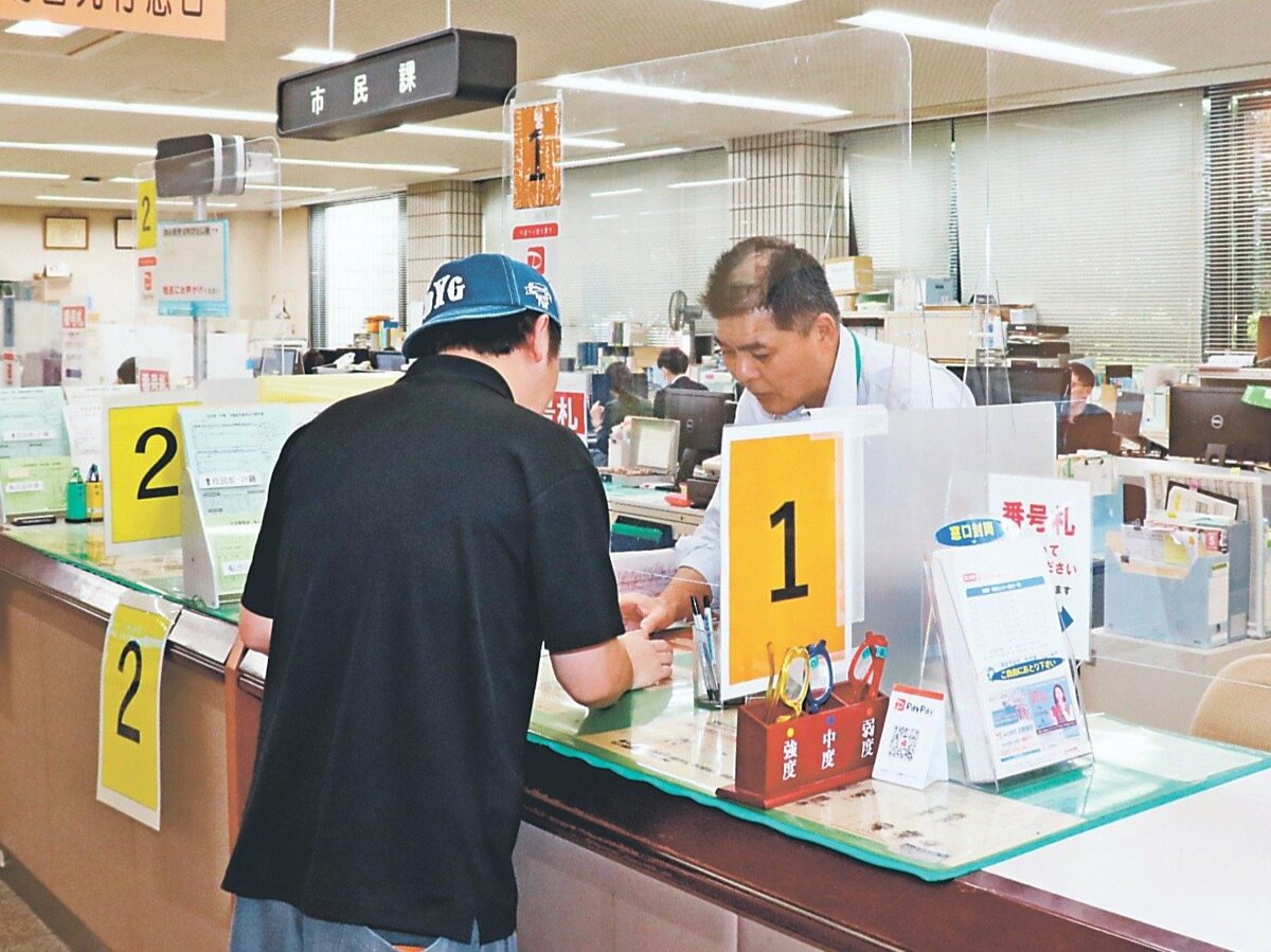 南砺市窓口1時間45分短縮 26年1月 オンライン推進へ試行、職員の残業減も図る｜北日本新聞webunプラス