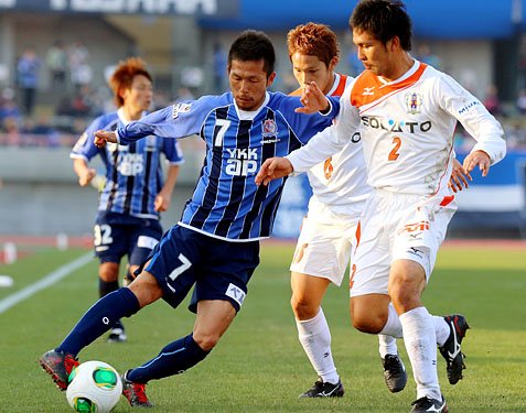 カターレ、ホーム開幕戦勝利 愛媛に1－0｜北日本新聞webunプラス