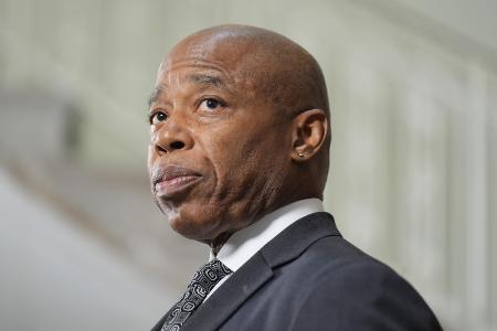 NY市長の公判無期限延期｜北日本新聞webunプラス