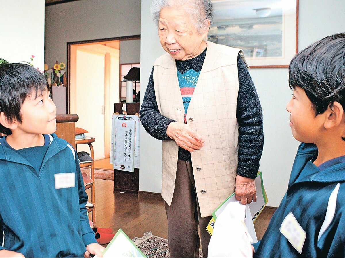 いつまでも元気でいてね 魚津・よつば小3年生、高齢者宅訪問｜北日本新聞webunプラス