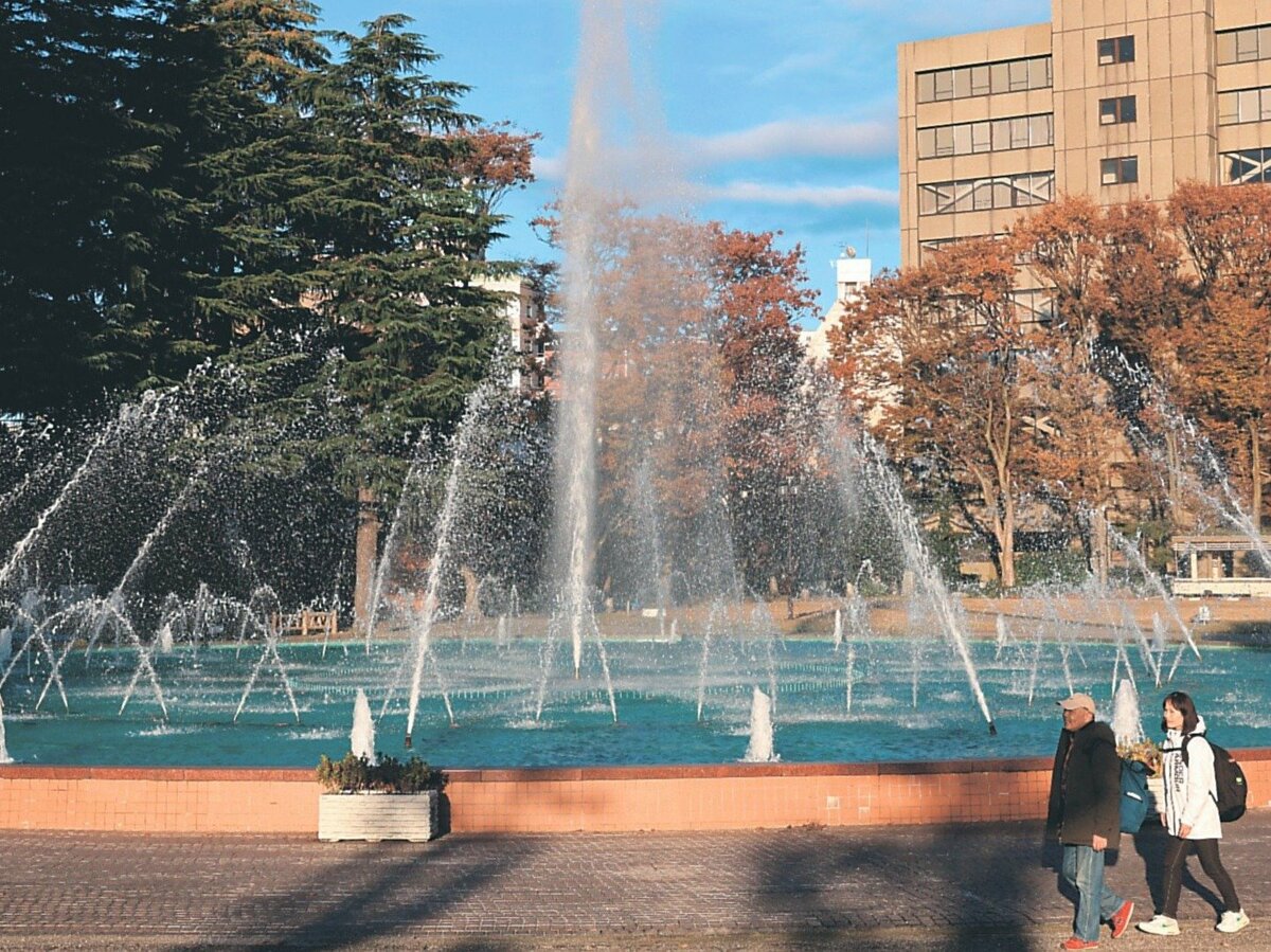 富山県庁前公園のシンボル、大噴水復活 能登半島地震で井戸故障、25年4月に本格再開｜北日本新聞webunプラス