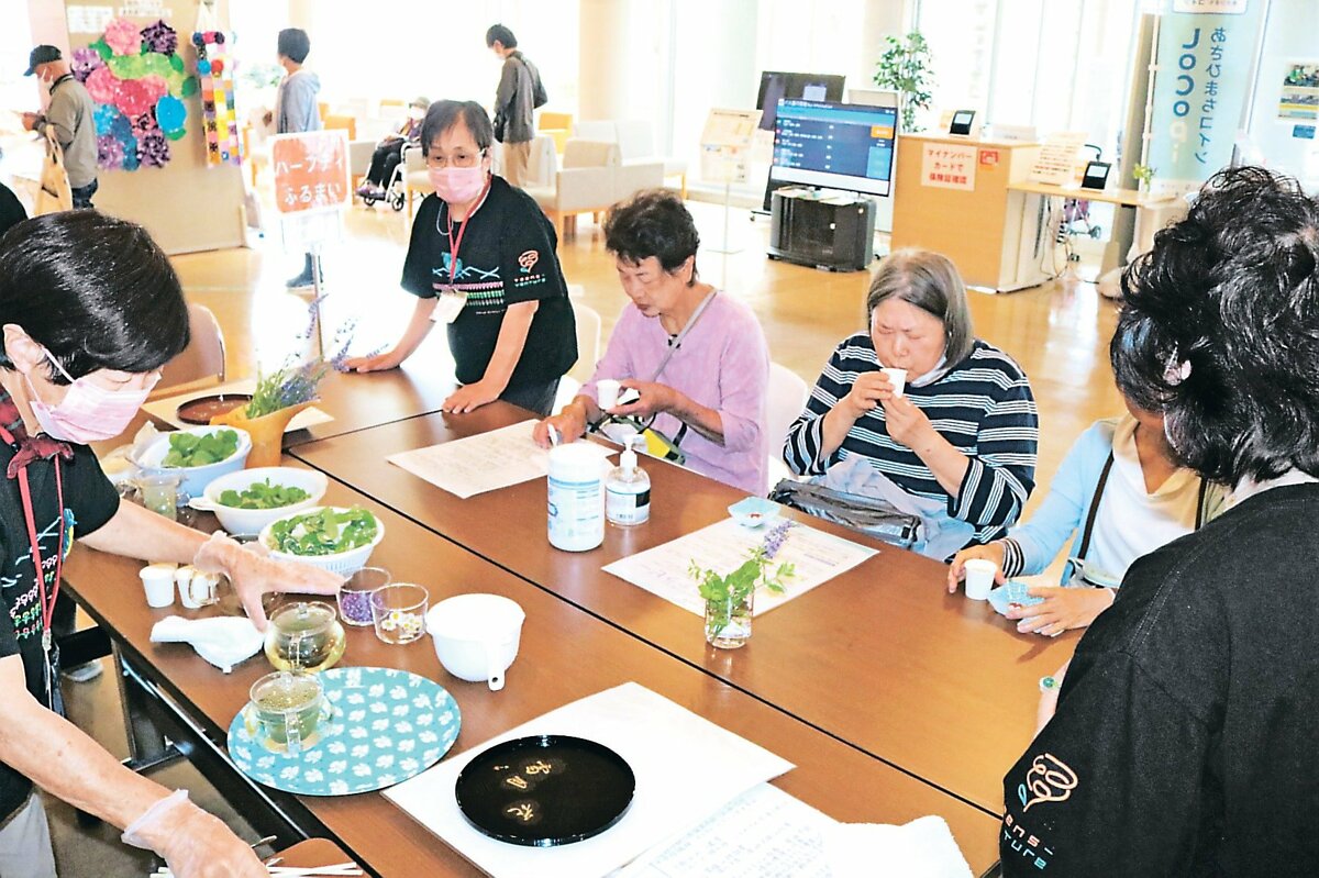 ハーブティーで癒やし あさひ総合病院カワセミの会、来院者らに提供｜北日本新聞webunプラス