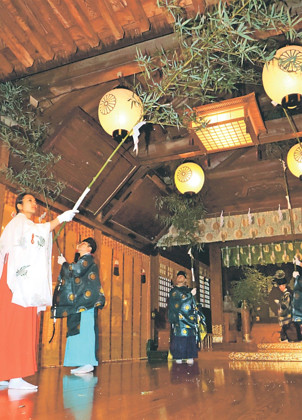 迎春へすす払い 南砺・高瀬神社｜北日本新聞webunプラス