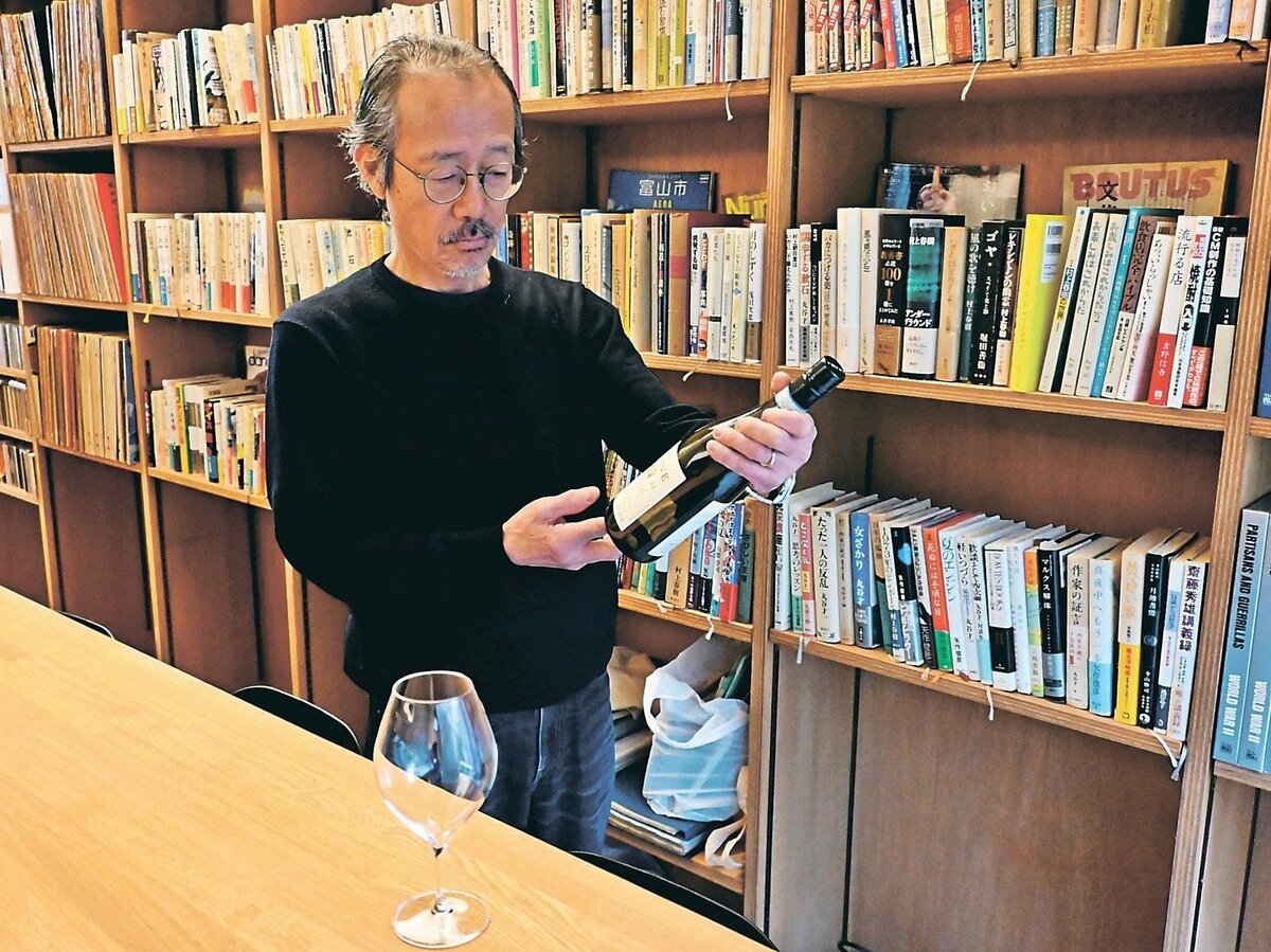 新橋の飲食店を富山の実家に移転 石田さん18日オープン、改装し本・レコード並べる｜北日本新聞webunプラス