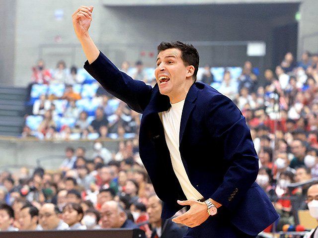 選手に厳しい？グラのゴメスHC「何も隠さない。進むために」｜北日本新聞webunプラス