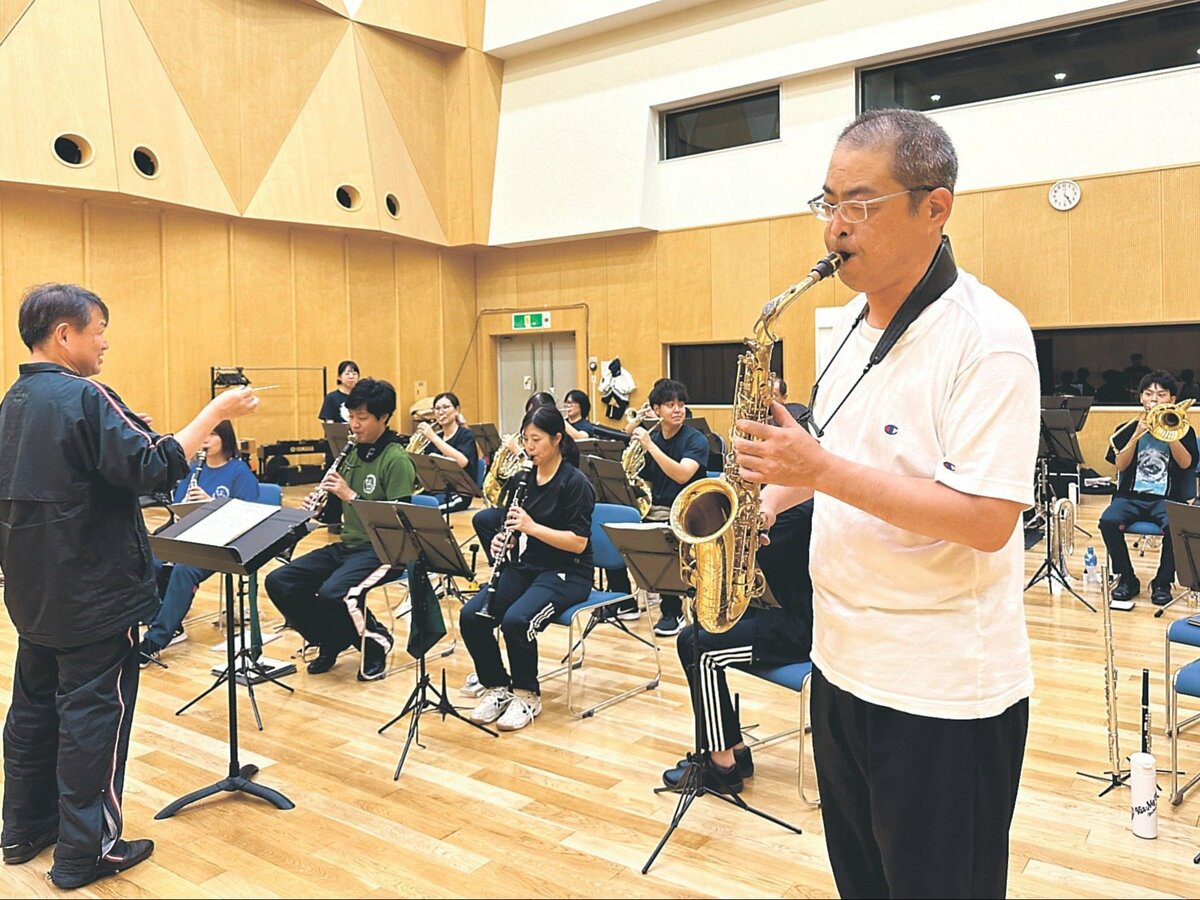 県警音楽隊、高校生と共演 22日は富山商高ゲスト、親子の出演も実現｜北日本新聞webunプラス