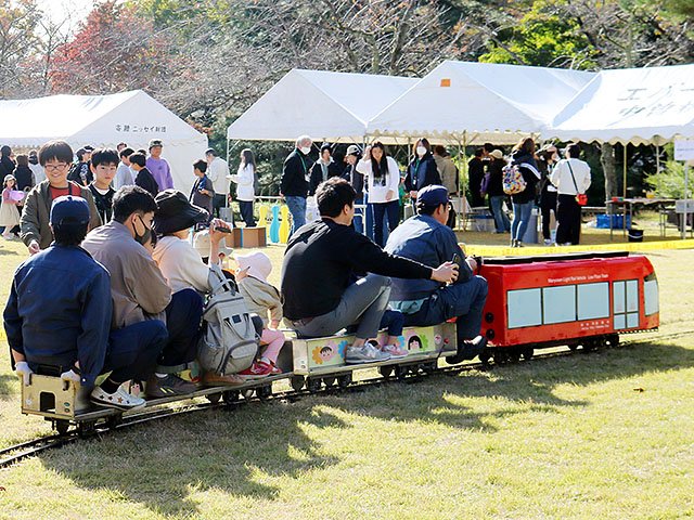 大勢の家族連れ、ゲームやステージ楽しむ 高岡古城公園でこどもまつり｜北日本新聞webunプラス