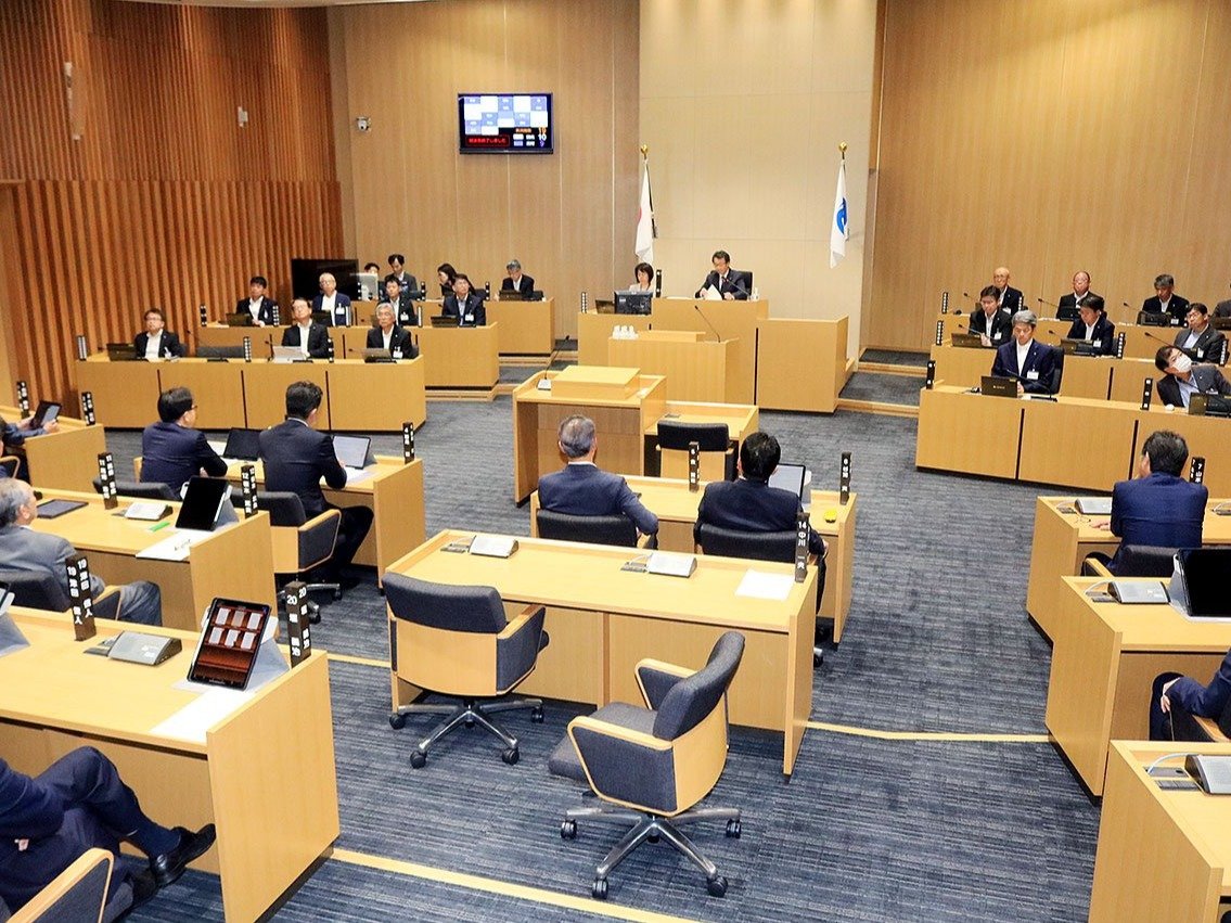 議員定数2減が可決、22から20 射水市議会、11月改選から適用｜北日本新聞webunプラス