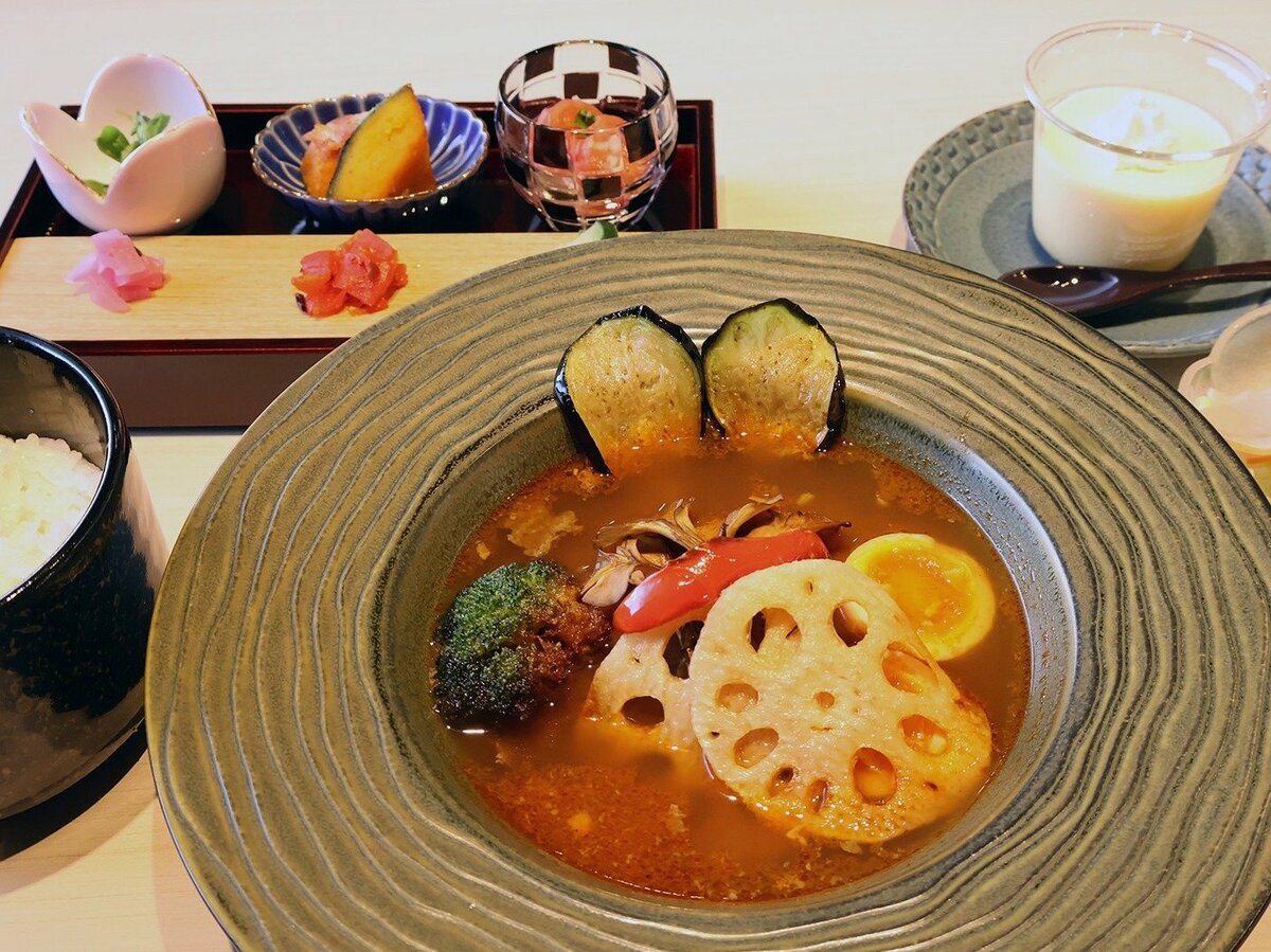【注目の店】懐石料理のように味わいたい 和風だしのスープカレー「Baru（バル）ビッケとマルジュ」（富山市）｜北日本新聞webunプラス