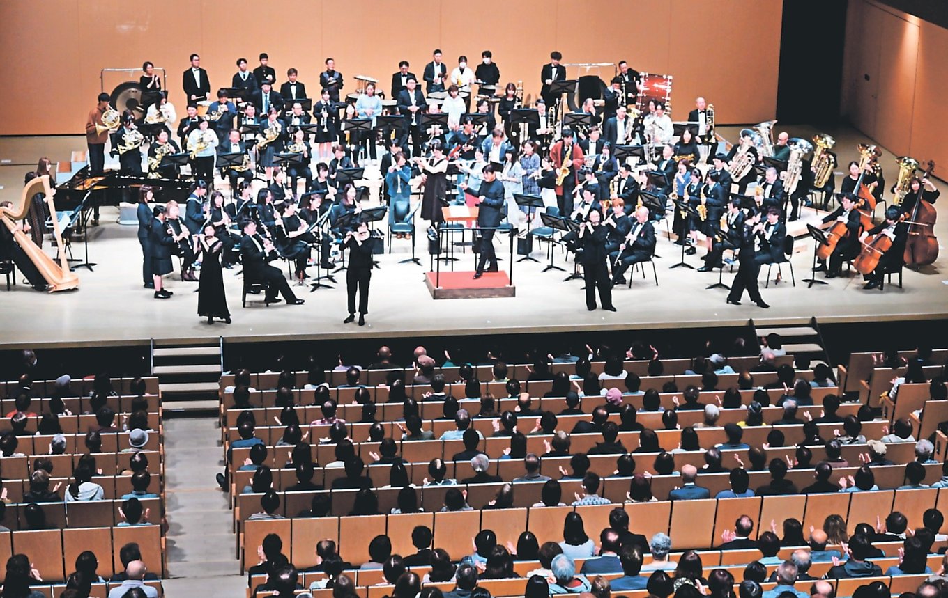 佐渡さんの指揮で会場一体 氷見・800人がハーモニーに酔う｜北日本新聞webunプラス