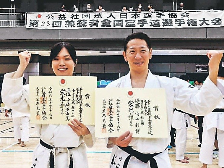 内山さん（上市）男子50～54歳の形と組手優勝 都内で熟練者空手道選手権｜北日本新聞webunプラス