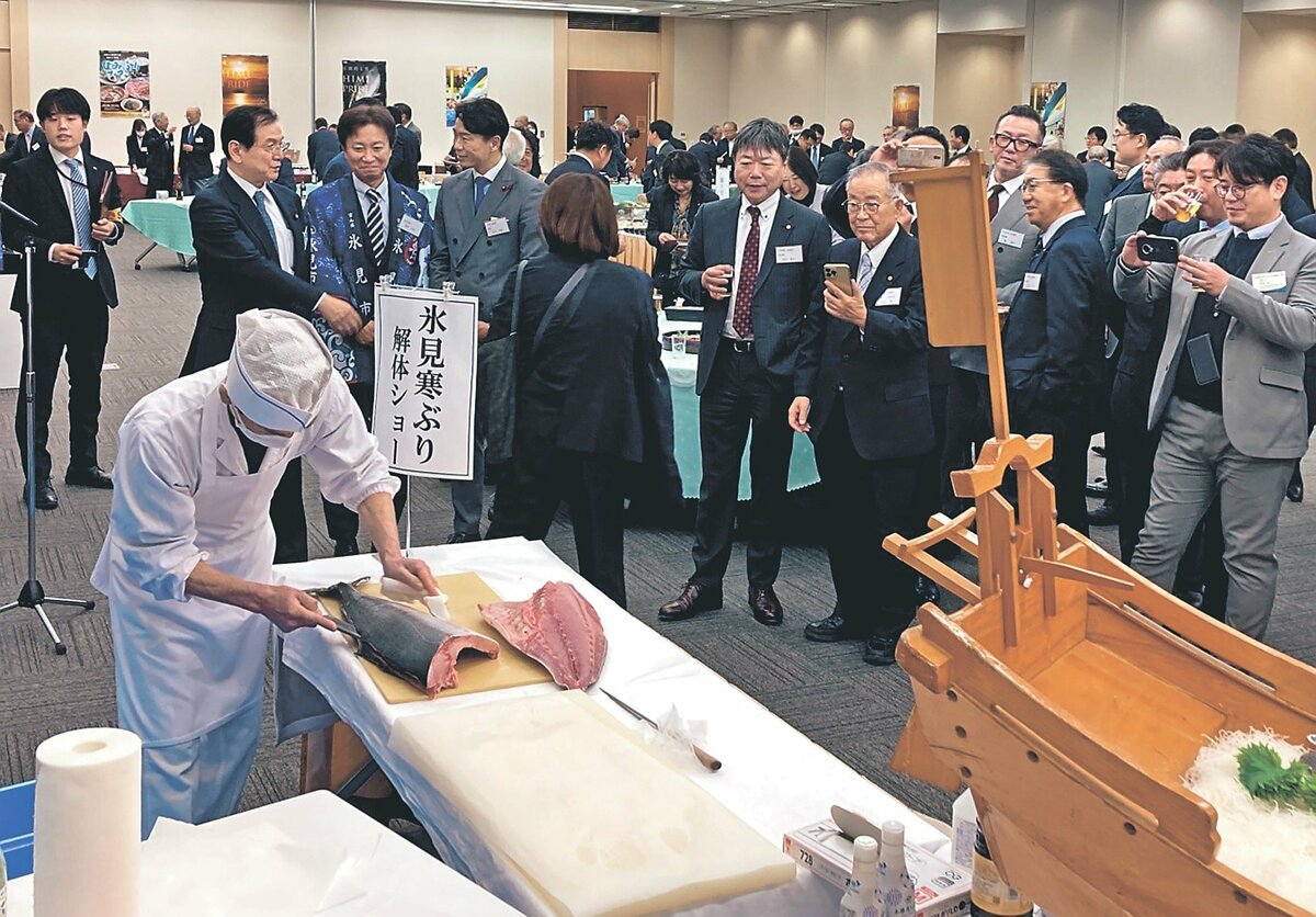 2年ぶり「寒ぶり懇親会」 浅野総一郎が縁の氷見市と川崎市、復興支援で氷見の特産品も販売｜北日本新聞webunプラス
