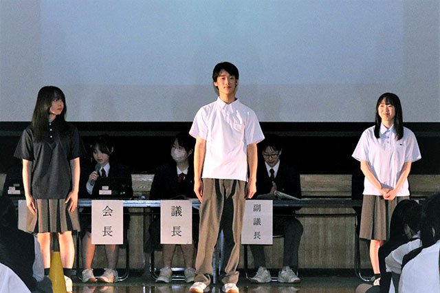 新夏服はどれ着たい？ 富山・雄峰高生、3候補で投票｜北日本新聞webunプラス