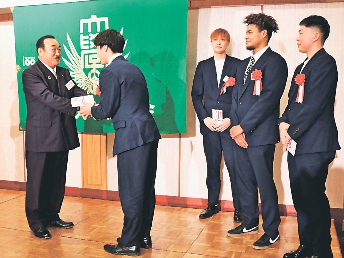 グラウジーズ4選手招き懇親 富山で専修大校友会県支部連合会｜北日本新聞webunプラス