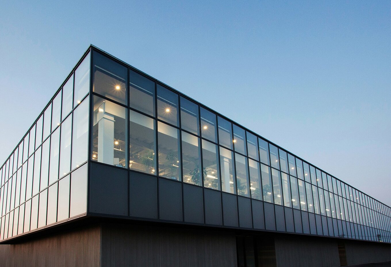 人類にとっての普遍的価値を紡ぎ出す／中野香織｜北日本新聞webunプラス