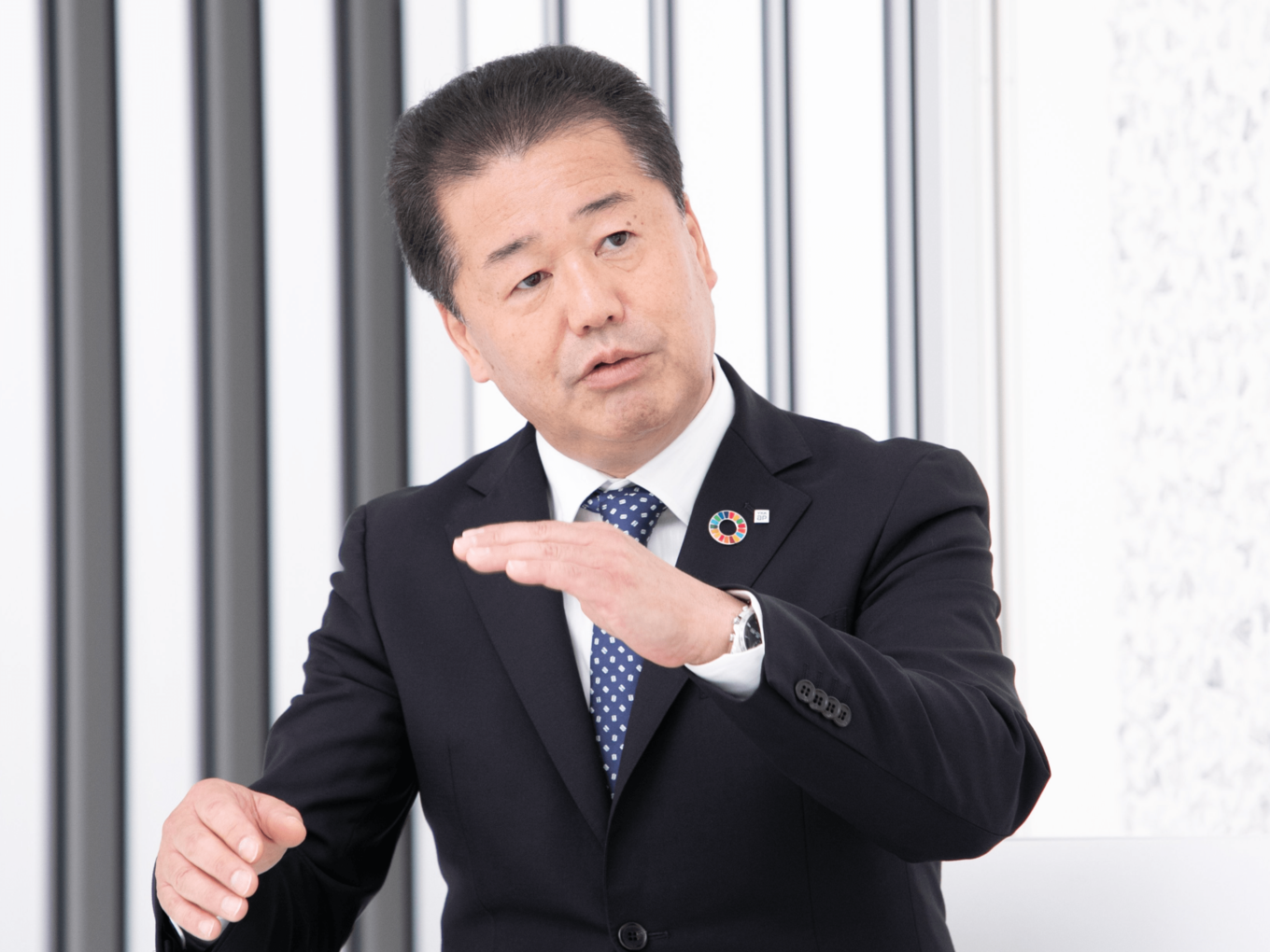 魚津 彰 氏（YKK AP 代表取締役社長）トップ記念対談 ｜北日本新聞webunプラス