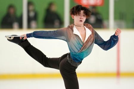 フィギュア少年男子、中田璃士V｜北日本新聞webunプラス