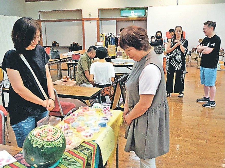 タイ料理や雑貨いかが 南砺・道の駅いなみでフェス｜北日本新聞webunプラス