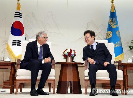 韓国大統領、ゲイツ氏と会談｜北日本新聞webunプラス