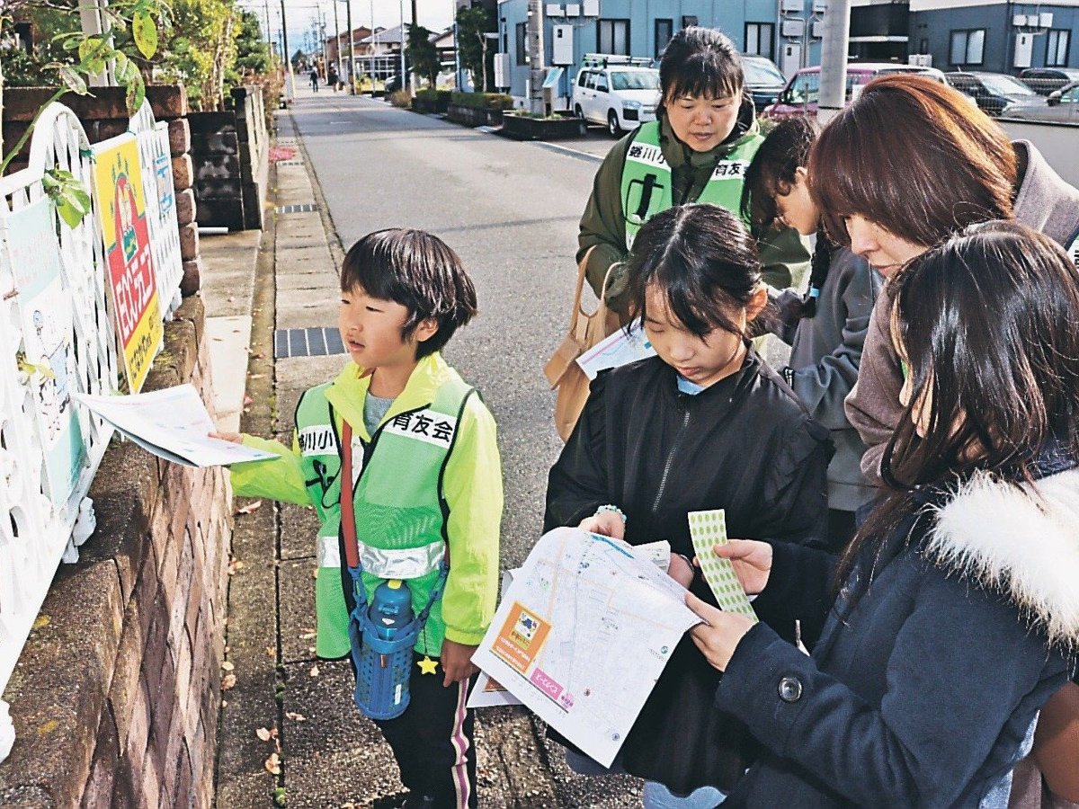 富山・蜷川小児童、通学路巡り110番の家確認｜北日本新聞webunプラス