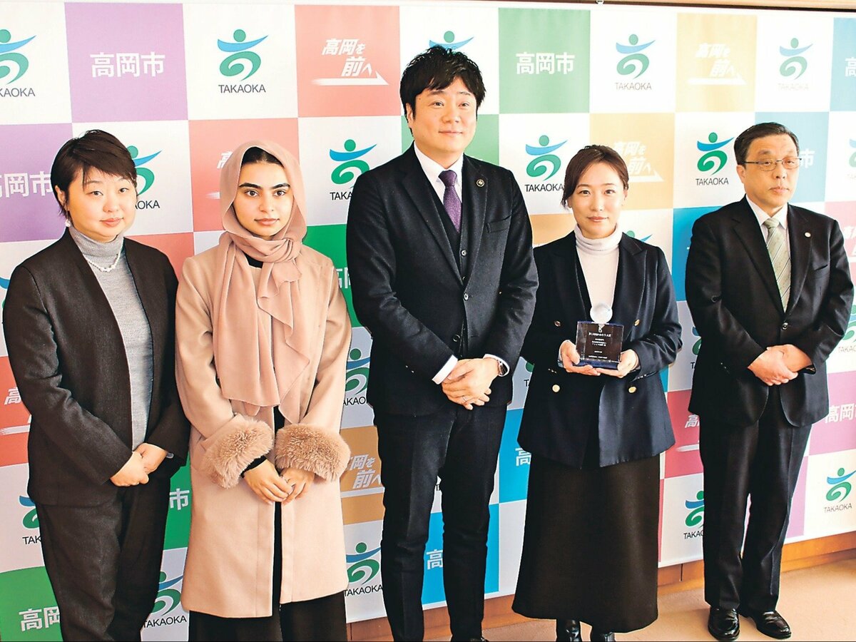 外国ルーツの子ども支援評価 アレッセ高岡、角田市長に受賞報告｜北日本新聞webunプラス