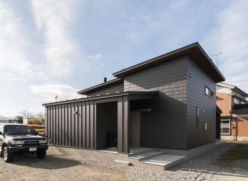 まきストーブのぬくもりに包まれる家[朝日町M邸]【帰りたくなる家2月号】 コノコト｜北日本新聞webunプラス