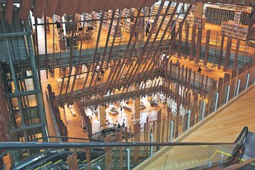 「世界の行くべき旅先」に富山市 NYタイムズ52選の30番目、おわらやガラス美術館紹介｜北日本新聞webunプラス