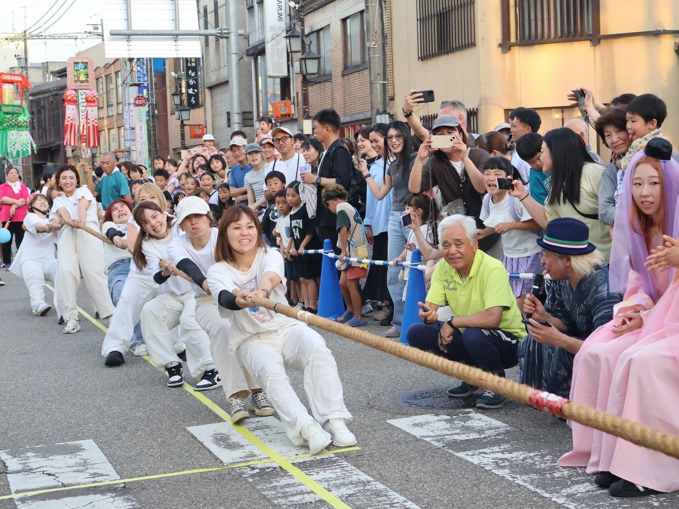 綱引きで10チーム熱戦 南砺・福光七夕祭り、70回記念し大会｜北日本新聞webunプラス