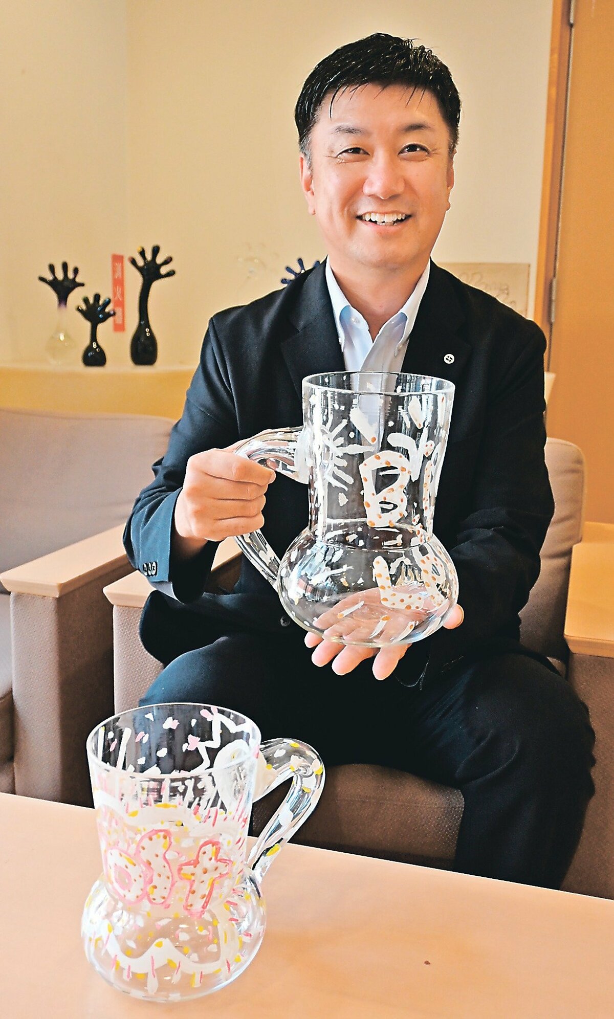 富山のジョッキで乾杯 8月にオクトーバーフェスト開催、ガラス工房の高橋館長制作｜北日本新聞webunプラス