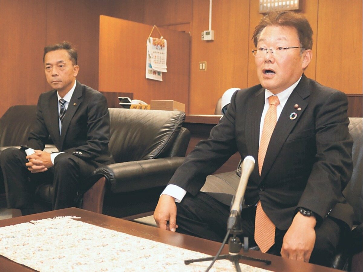議長に曽田氏、副議長は中村氏 高岡市議会｜北日本新聞webunプラス