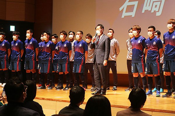 石崎監督「目標見失わず戦う」 カターレ新体制発表｜北日本新聞webunプラス
