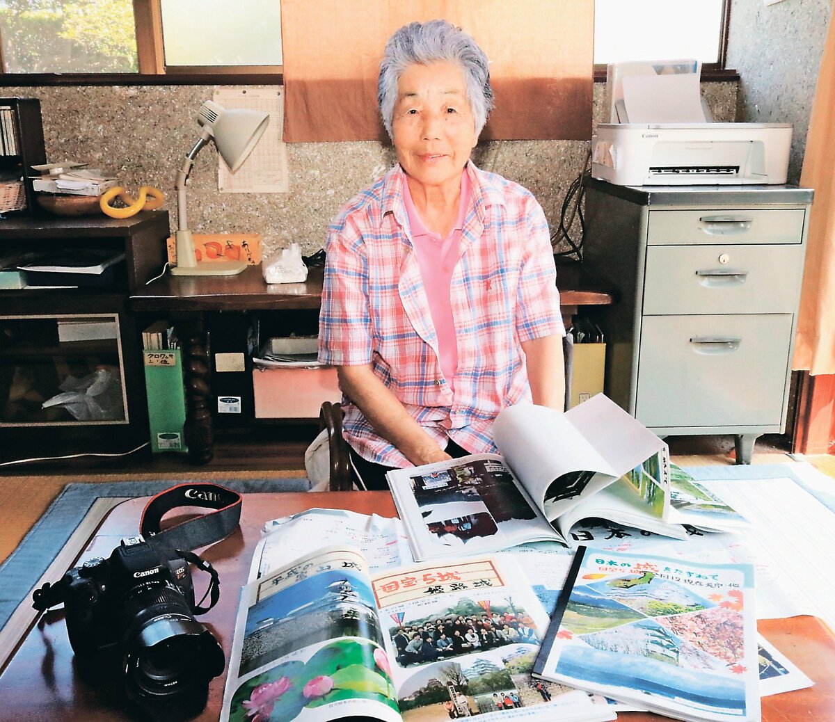城巡りの思い出一冊に、写真や紀行文掲載 射水の村上さん、70年間で全国60城｜北日本新聞webunプラス