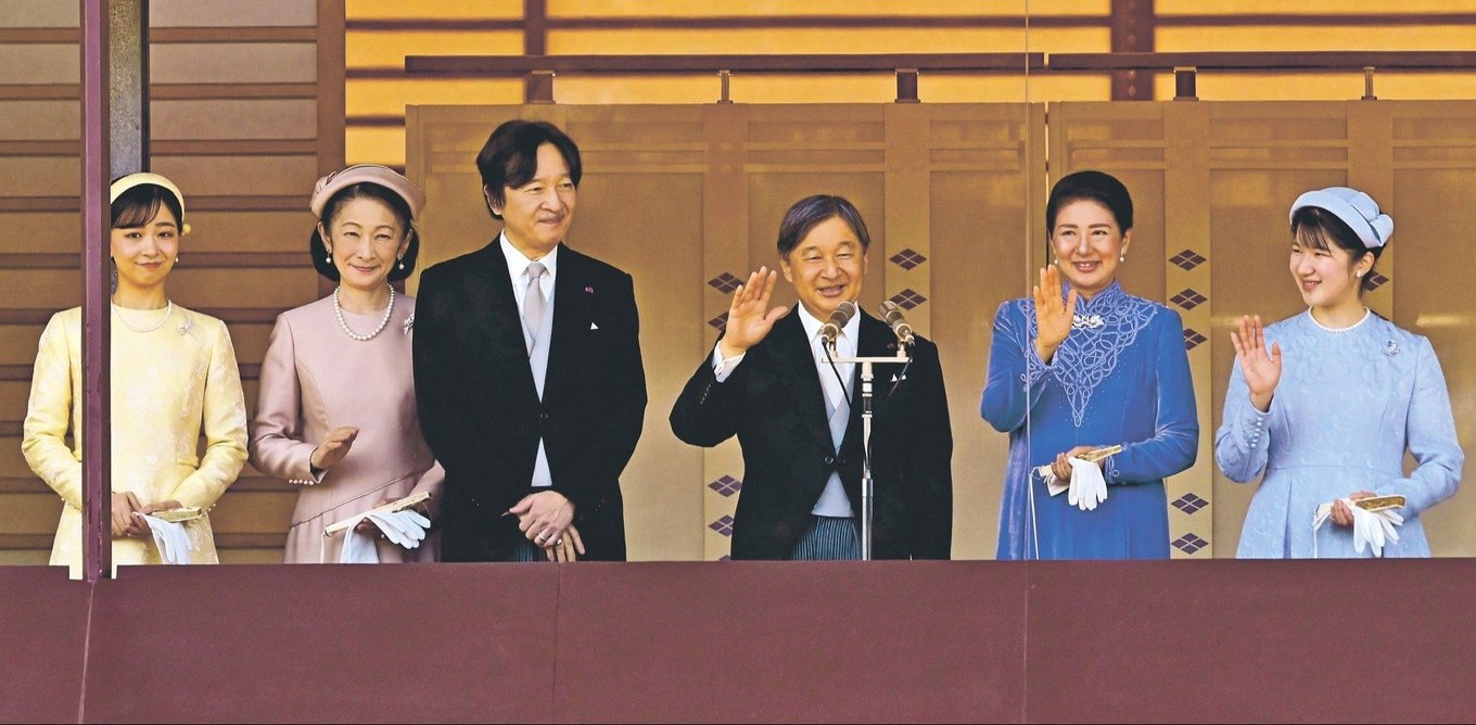 天皇陛下、大雪被害気遣う 65歳の誕生日参賀に1万8000人｜北日本新聞webunプラス