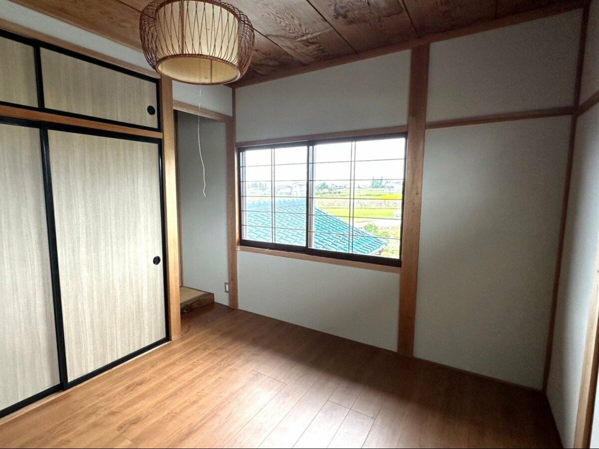 ポロポロ落ちてくる砂壁をリフォーム‼︎【子どもと楽しむ 片付け＆DIY術（33）】 コノコト｜北日本新聞webunプラス