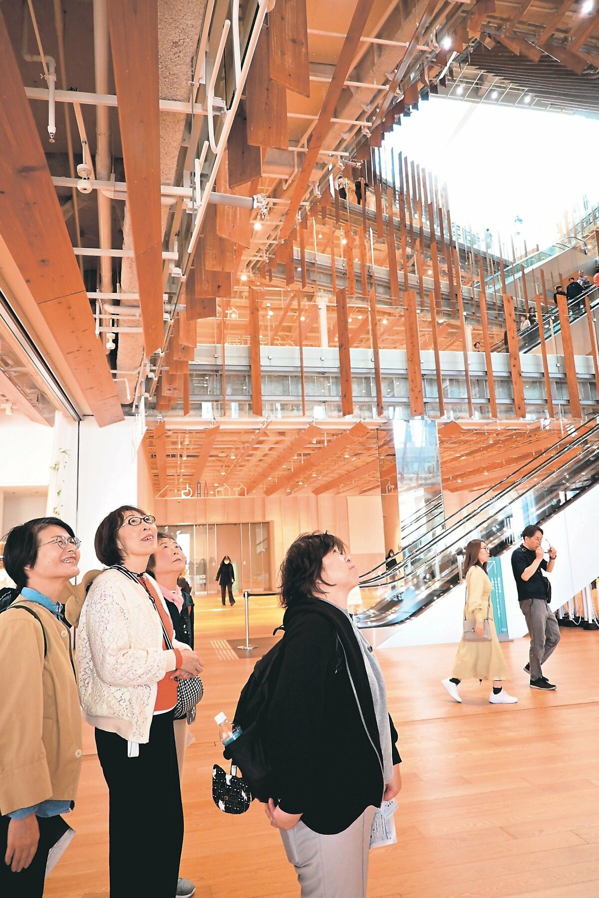 NYタイムズ「行くべき52カ所」選者の感動歩いて追体験 富山市内｜北日本新聞webunプラス