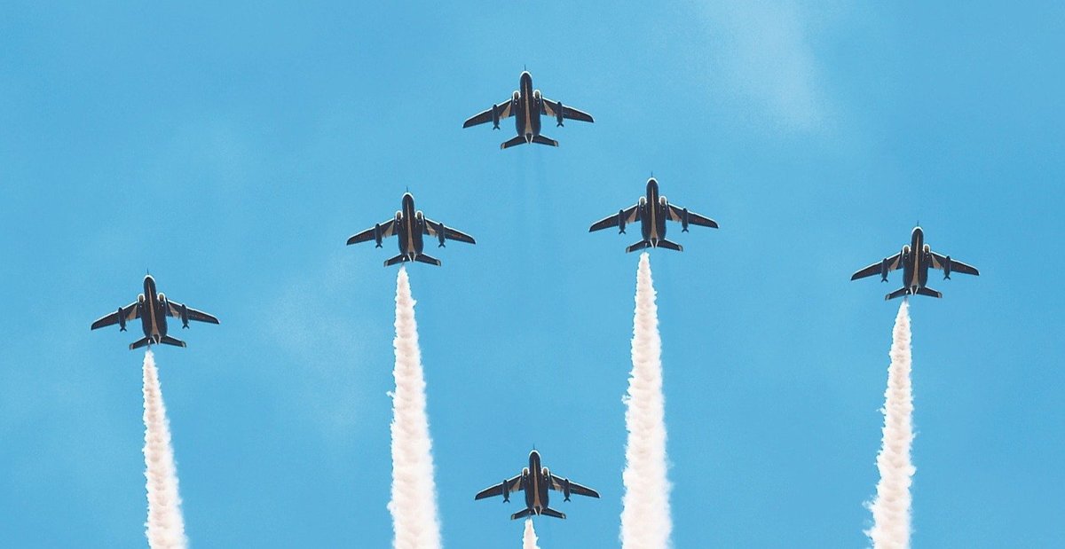8月2日氷見、ブルーインパルス飛行 飛行時間やルートなど発表、正午から演目披露｜北日本新聞webunプラス