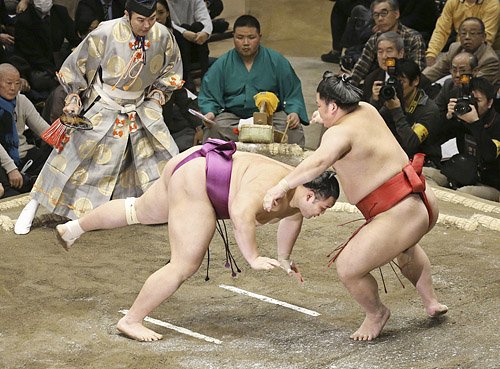 朝乃山5連敗、大栄翔に引き落とされ 初場所5日目｜北日本新聞webunプラス