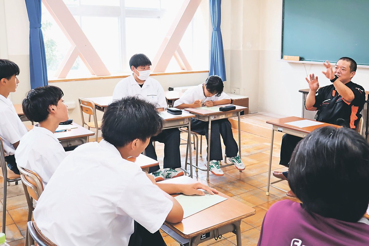 高岡・伏木高生、仕事のやりがい教えて 保護者やOB講師に「職業人講話」｜北日本新聞webunプラス