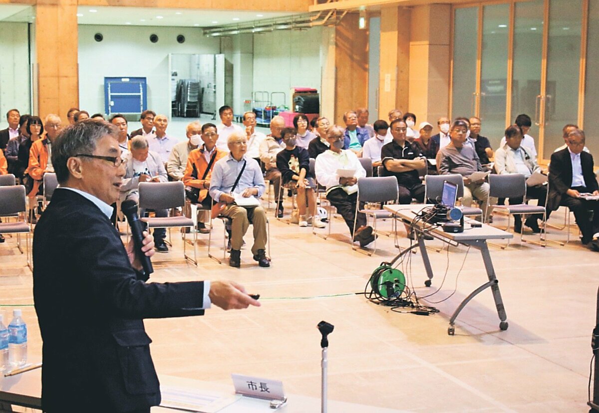 地鉄巡る検討状況説明 魚津市長、タウンミーティング開始｜北日本新聞webunプラス