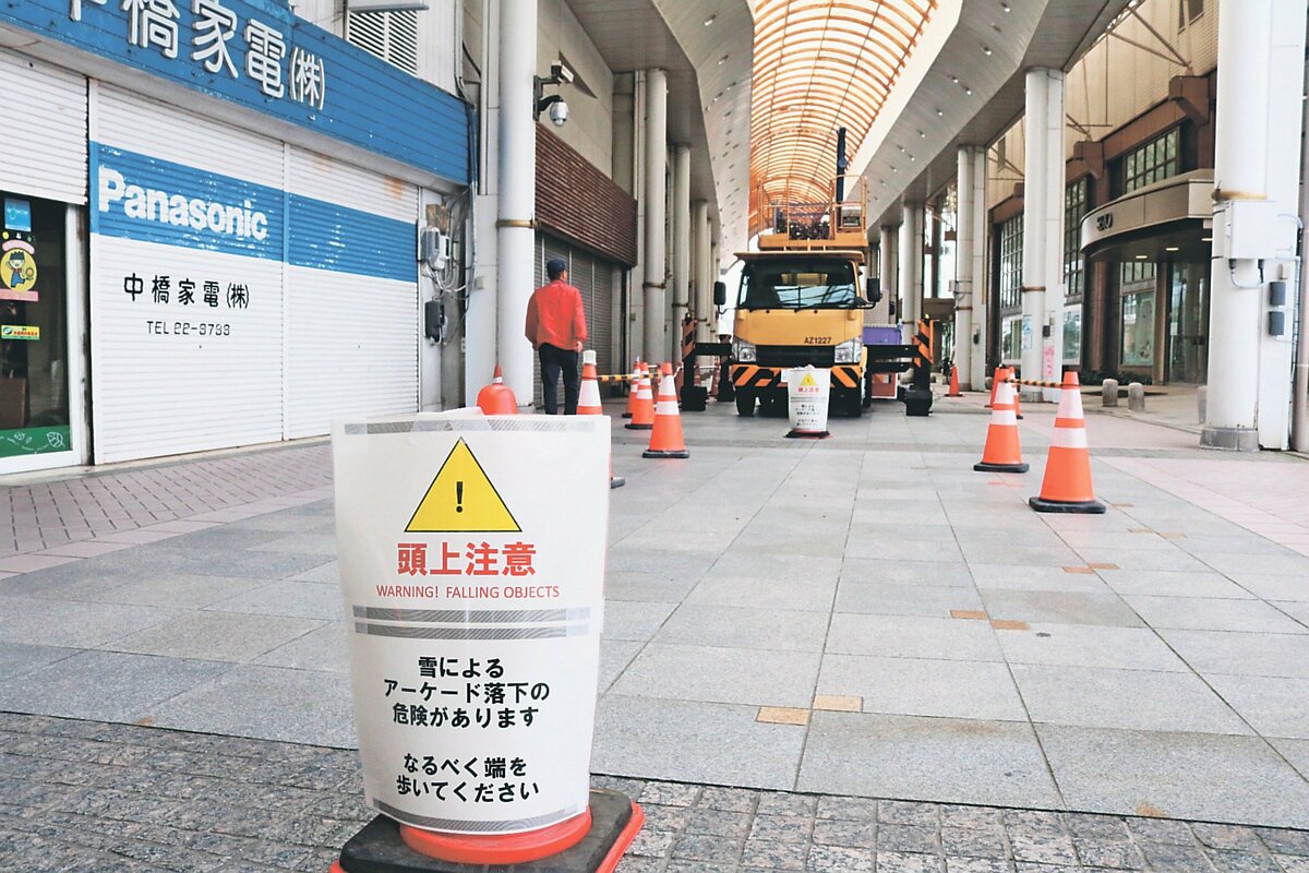 破損の御旅屋アーケード、高岡市16日までに修理｜北日本新聞webunプラス