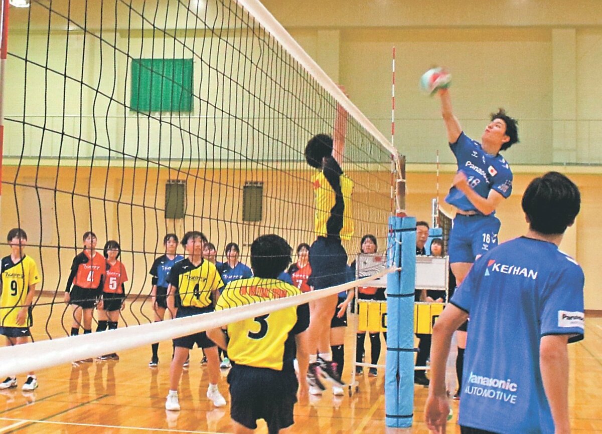 トップレベルの技学ぶ 魚津で中学生バレー教室、SVリーグの池城選手ら指導｜北日本新聞webunプラス