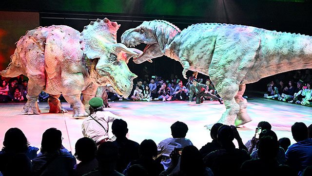 迫る恐竜、見逃さないで 氷見・ディノアライブ、6日まで｜北日本新聞webunプラス