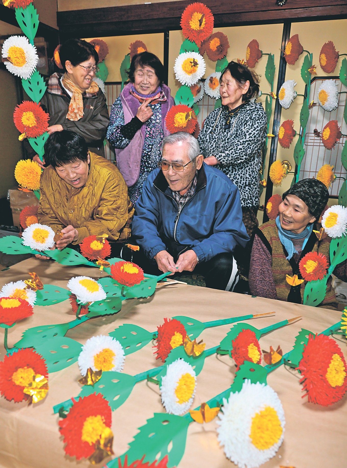 山車華やかに彩る花傘 氷見「ワラ工房床鍋」、5月の伏木曳山祭に向け引き渡す｜北日本新聞webunプラス